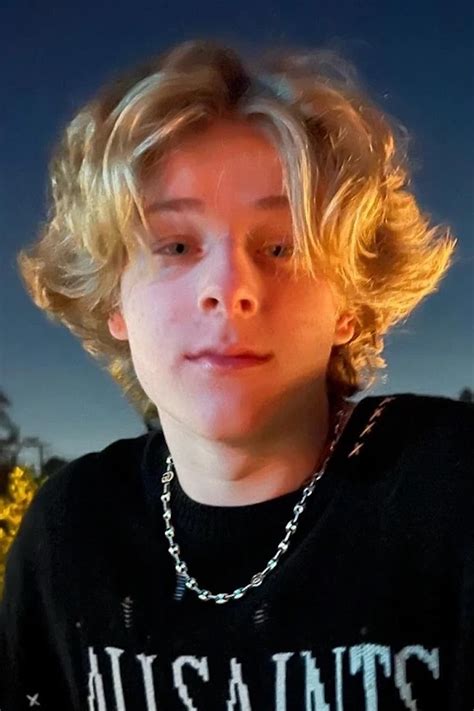 Lev Cameron Wiki Biography Age Gallery Spouse And More