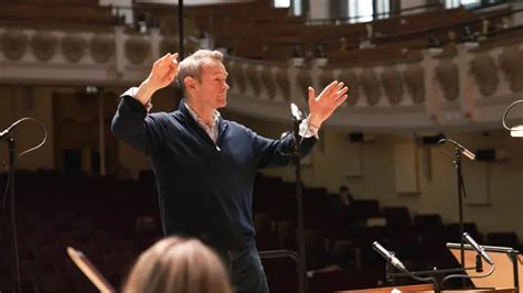 Alexander Armstrong Challenged To Conduct An Orchestra For The First