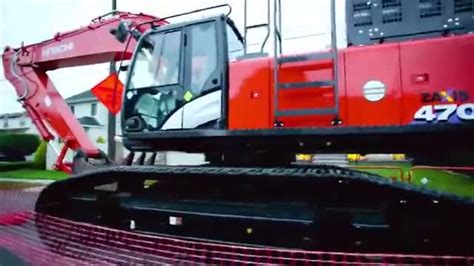 全新的日立zaxis 470lc挖掘机，红色的外壳还会反光新浪新闻