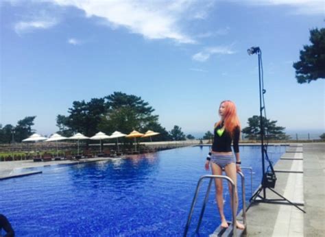 듀엣가요제 솔지 밀착 래시가드비키니 입고 우월한 몸매 자랑 행복했어 세계일보