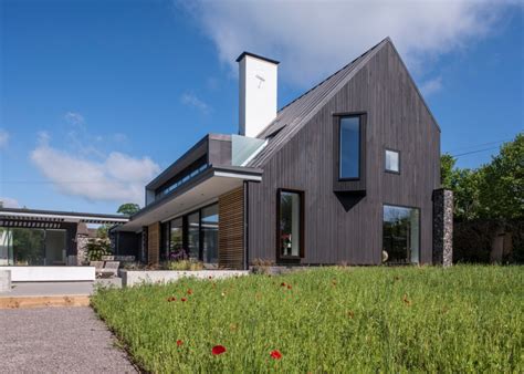 Rugged Flint Walls Feature In House 19 By Jestico And Whiles