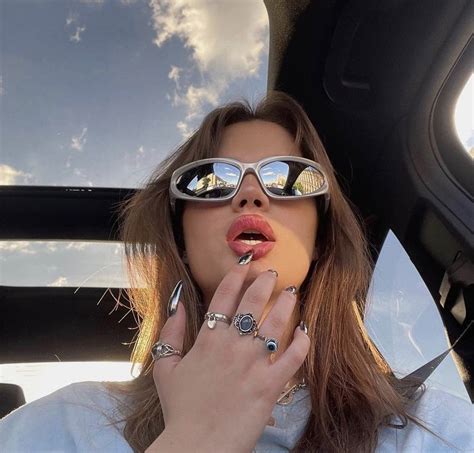 Inst Yuzhakova Masha Винтажные стрижки Модельные позы Модные снимки