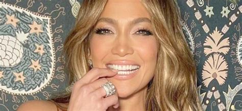 Jennifer Lopez In Swimsuit Welcomes Alcohol Filled Summer