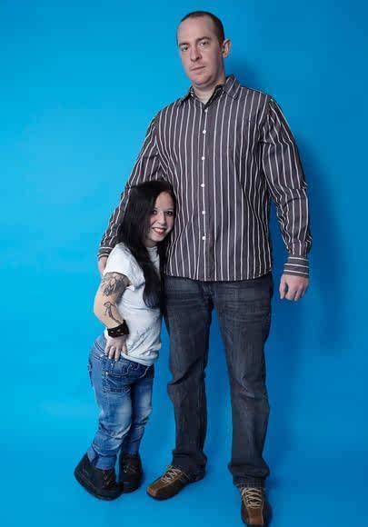 侏儒人侏儒侏儒河马大山谷图库