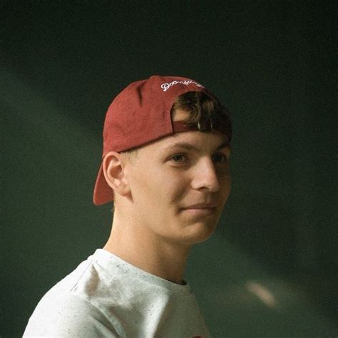 Tom Tom Lindig • Threads Say More