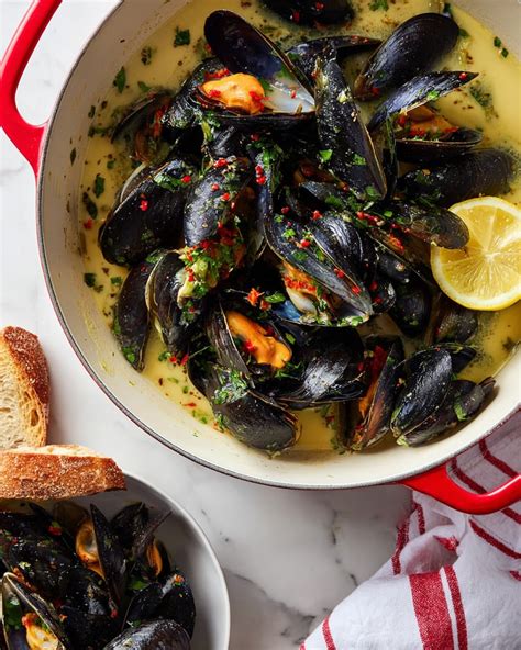 Garlic White Wine Steamed Mussels Recipe Quick And Delicious Seafood