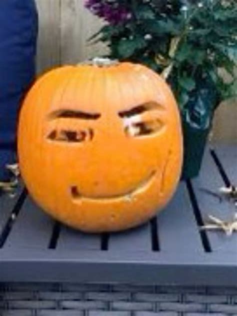 Saw This While Trick Or Treating Pumpkin Carving Funny Pumpkin Carvings Pumpkin
