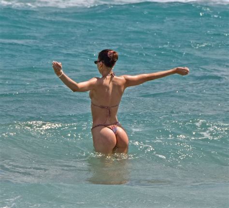 Elsie Hewitt In Bikini At A Beach In Palm Beach 03152025 Hawtcelebs