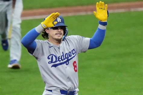 Enrique Hernández Net Worth How Much Money Has He Made In His Mlb Career Marca
