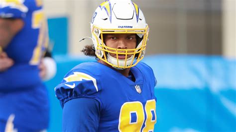 5 Things To Know About Colts New De Isaac Rochell
