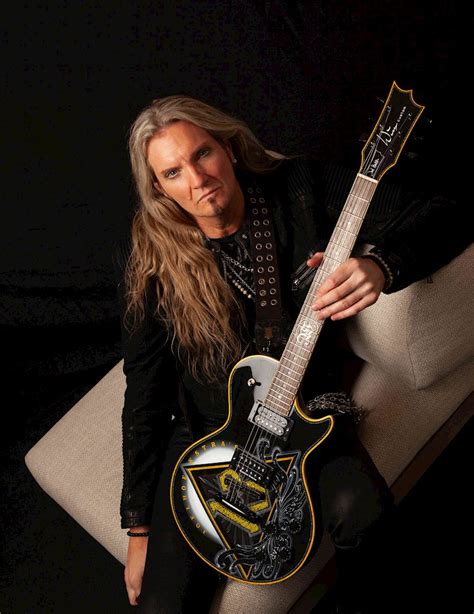 Joel Hoekstras 13 Divulga Vídeo De Lifeline Do Próximo álbum From