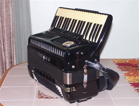 Titano Royal Cassotto Accordion