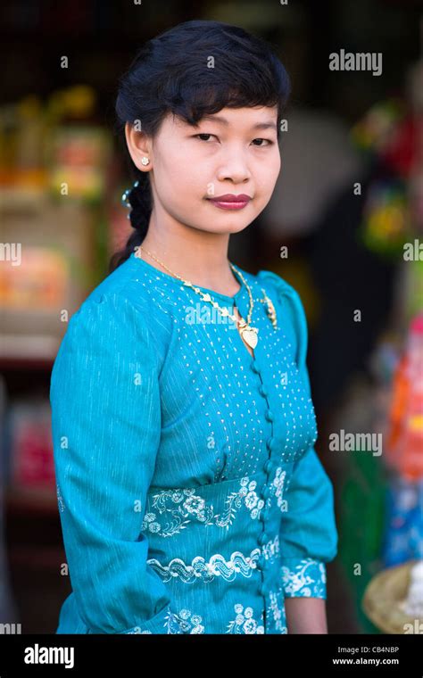Myanmar Traditional Clothes Myanmar Traditional Costume Qsptj