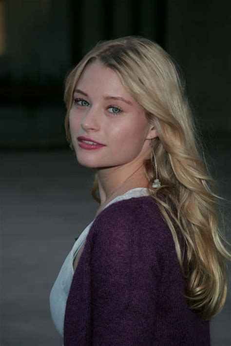 Blonde Actress Side Glance Wallpaper Wallpapersok