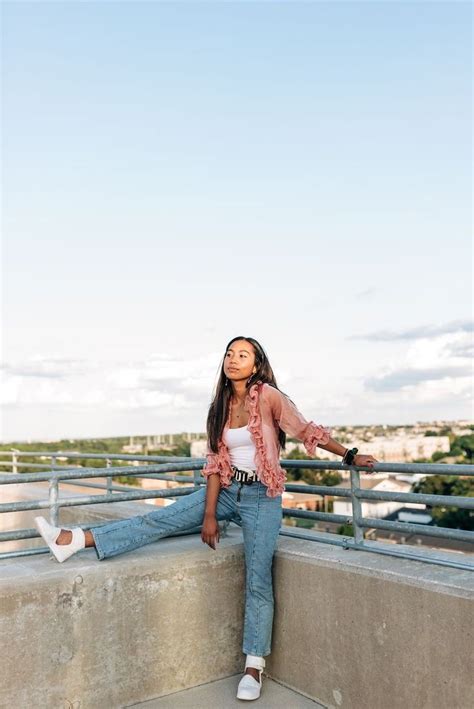 Insta Violet Bartlett Rooftop Photoshoot Model Poses Photography Poses Women