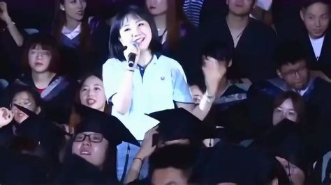 大学毕业典礼，老师突然唱起《如果我们不曾相遇》，开口惊艳全场高清1080p在线观看平台腾讯视频