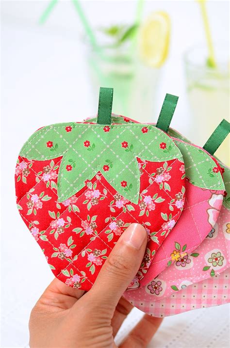 Quilted Strawberry Coasters Tutorial Guest Post Ellis And Higgs