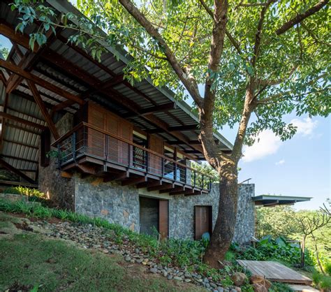 Angular Canopies Shelter Lateral Verandah House By Malik Architecture