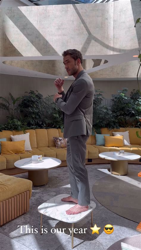 Roberto Romanos Feet