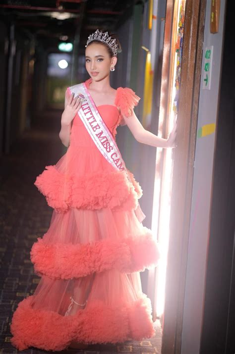 ខណៈឡើងប្រកួតលើឆាកអន្តរជាតិ លីកា និងសុហ្វៀរ៉ា រៀបចំខ្លួនស្រស់ស្អាត Khmerload Cambodia Latest News