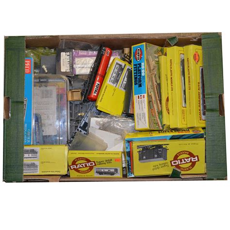 Lot 306 Oo Gauge Model Railways One Box Of Model
