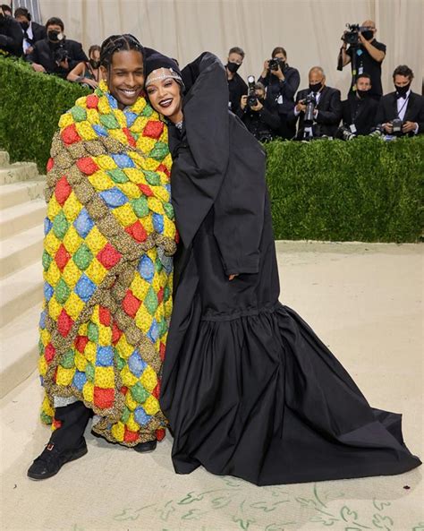 Met Gala 2021 Rihanna Jennifer Lopez Kim Kardashian Stopped Traffic