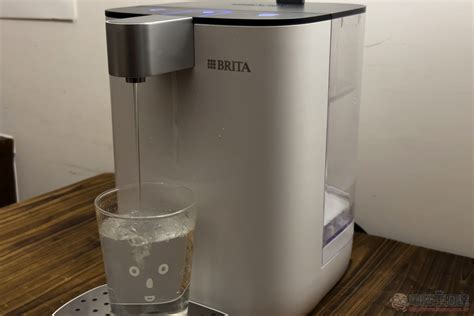 Brita Model One 智能瞬熱 Uvc 滅菌開飲機 開箱！4 重深層濾淨化、光觸滅菌、不鏽鋼厚膜瞬熱技術 輕鬆得到「你要的水