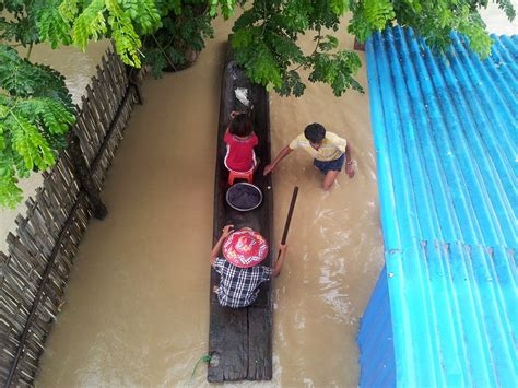 မႏၲေလး မုံရြာ လမ္းေဘး သေျပသာေက်းရြာ ေရႀကီးမႈျမင္ကြင္း