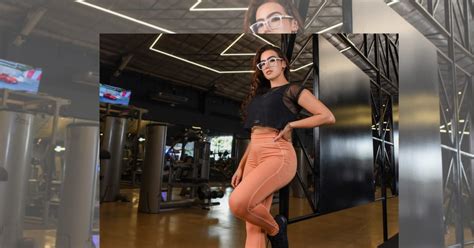 Belén Méndez Cantautora Cruceña Que Sueña En Grande