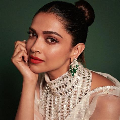 8 Of The Most Alluring Hair And Make Up Moments From Deepika Padukone