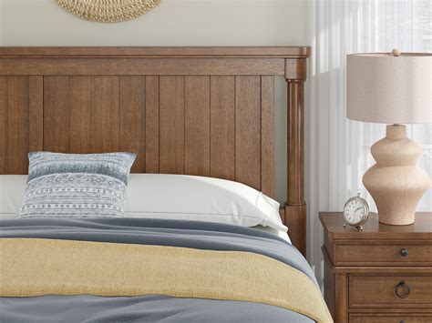 Chadworth Poster Headboard Levin Furniture