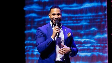 How Aaron Smalls Approaches Leadership Through His Charismatic