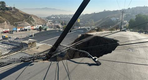 Se Abre Socavón En La Colonia Sánchez Taboada