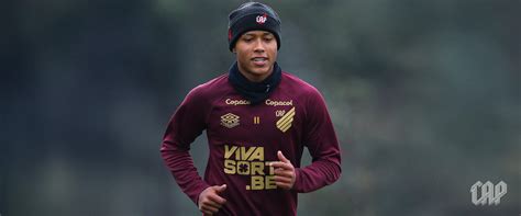 Athletico Paranaense Site Oficial Atacante Isaac Passará Por
