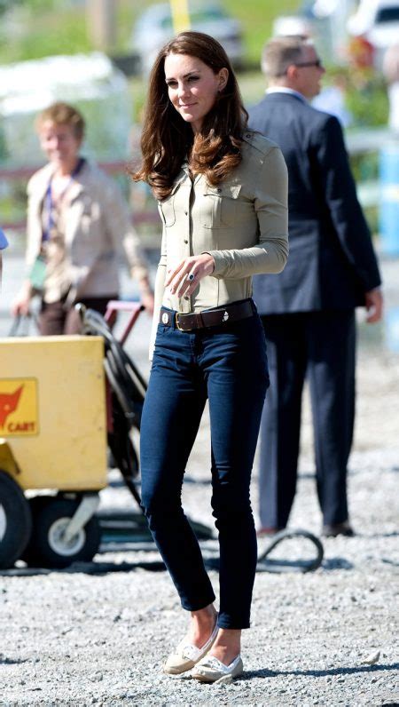 A Look To Kate Middleton In Jeans Best Outfits