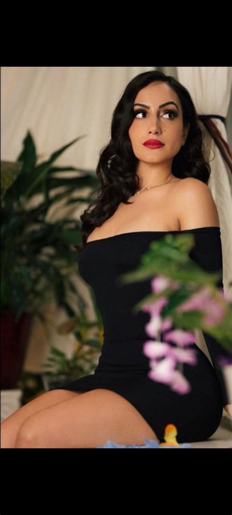 Maria Elizondo Scrolller