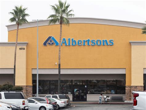 Kroger Albertsons Plan To Offload Over 400 Stores For Close To 2