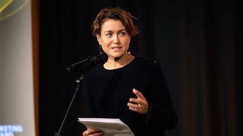 Nataliya Popovich Ukraina Taistelee Vapaan Maailman Puolesta Mrktng