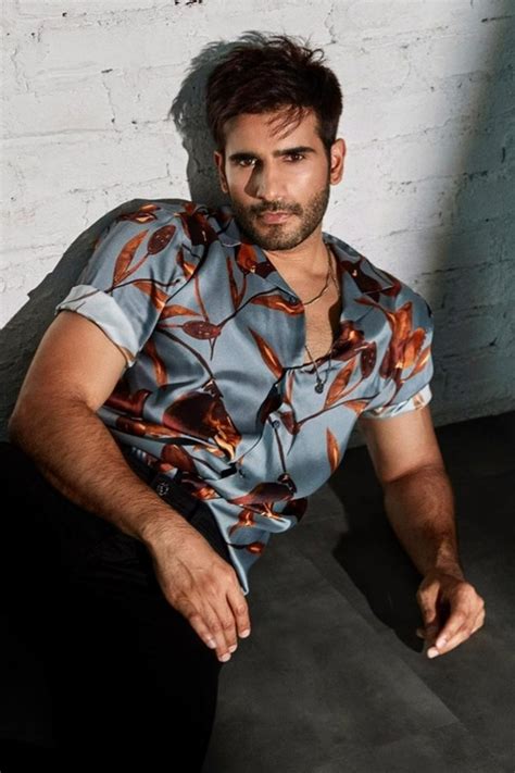 Karan Tackers Bio Age Relationships Latest Buzz Photos And Videos