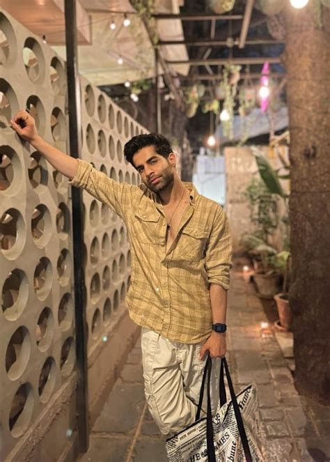 Tushar Dhembla Height Weight Age Girlfriend Biography