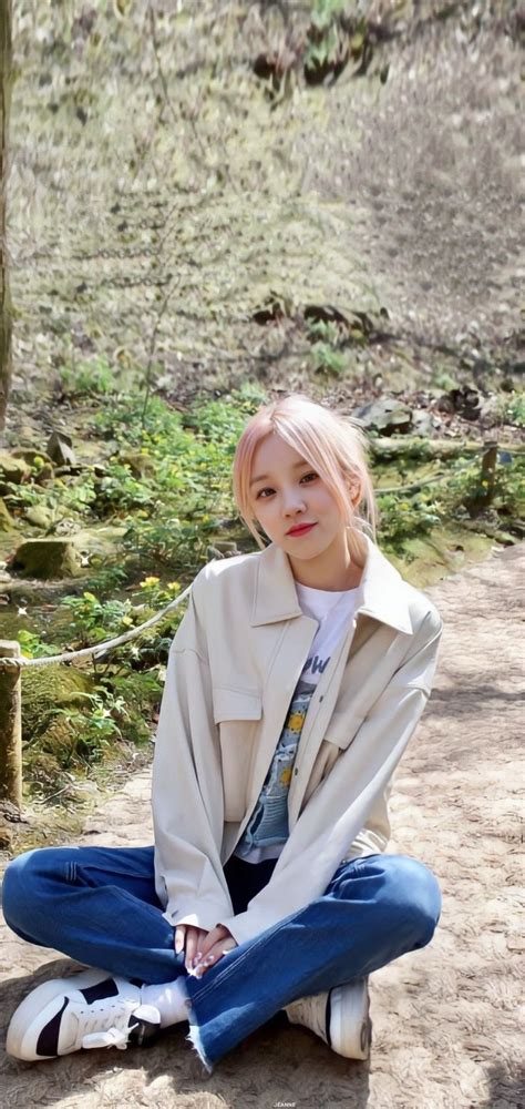 Pin By Maya Melody On Clc G Idle G Idol Wallpaper G I Dle Wallpaper