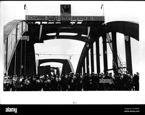 Initiation Of The Malinofsky Bruecke The Guest Of Honour Overshoot The