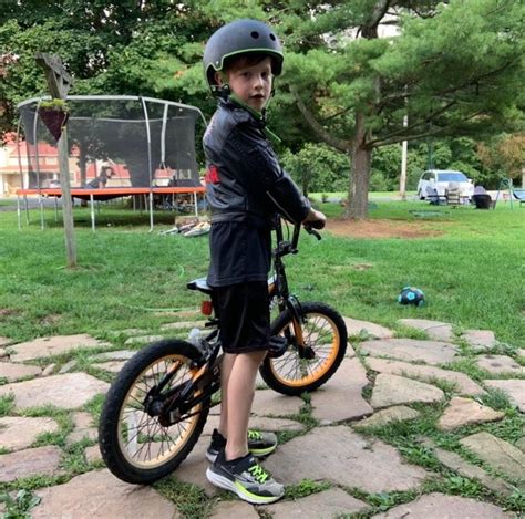 Thunder Pie Someone Standing In The Yard Tinnitist