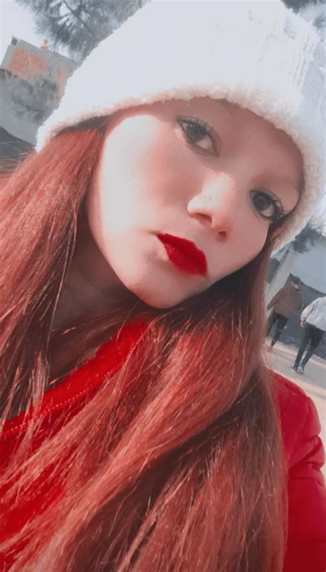 Say Hi 🥺 R Selfie Girl