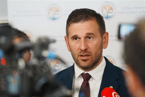 Tomislav Šuta Objavio Broj Na Koji Mu Možete Pisati Poruke Dalmacija Danas