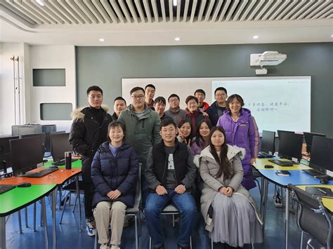 兰州大学 李龙杰 实验室学风优良，定期进行实验室内部的学术讨论和交流，每周召开组会，研究生可随时与导师进行交流、讨论，鼓励学生尽早总结和发表科研成果。欢迎对数据挖掘、复杂网络分析等方向