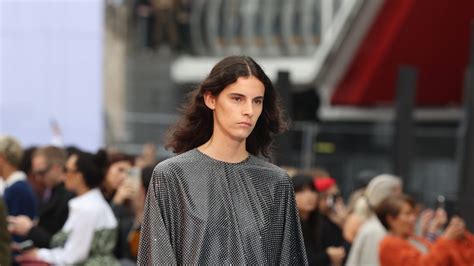 Vestiti Primavera Estate 2023 Asimmetrici Come Stella Mccartney