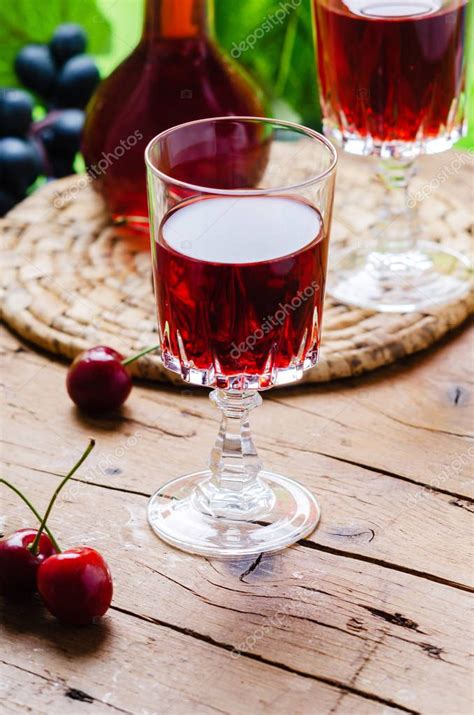Ratafia Bebida Alcohólica Dulce Típica Italiana Ya Sea Una Bebida A Base De Frutas O Un Vino
