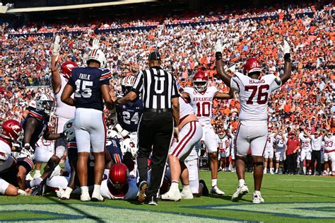 Hogs Defeat Auburn 24 14 In Sec Opener Arkansas Razorbacks