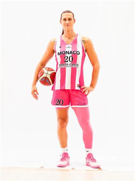 « Léquipe De France Pourquoi Pas Julie Tetart La Basketteuse